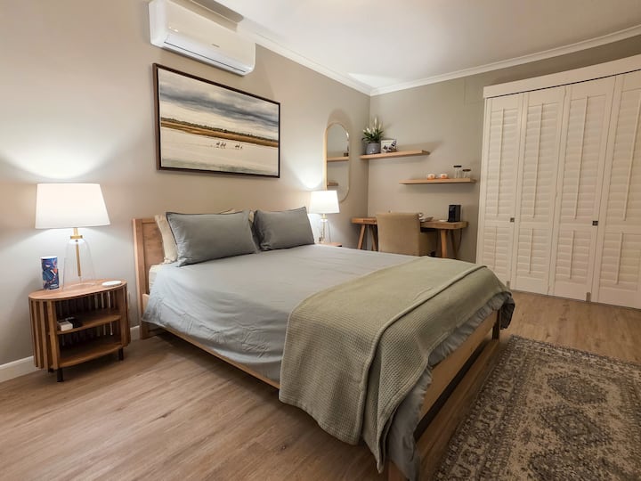 Boutique Coastal Luxury - Room 2 - Parklands