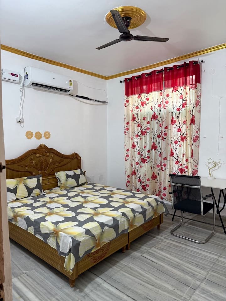 Pilgrim Abode: Teerth Yatriyon Ka Thikana - Govardhan