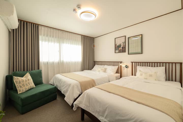 New종로6인/공항버스2분/독채/짐보관/루프탑/서울의 봄여행#북촌한옥마을 #창경궁#낙산공원 - South Korea