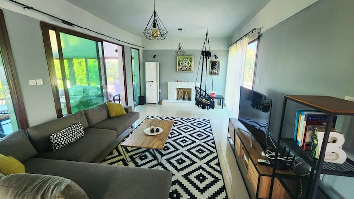 Amazing Villa With Private Pool By Holidaykeys - Cyprus