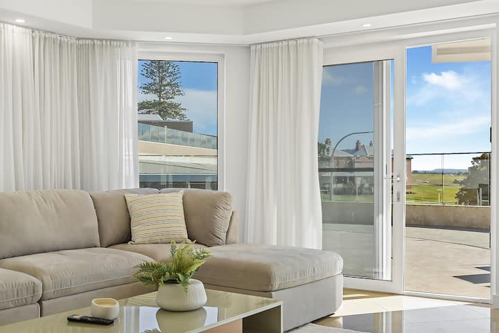 Modern Seafront Luxury | Steps From The Beach - Cronulla