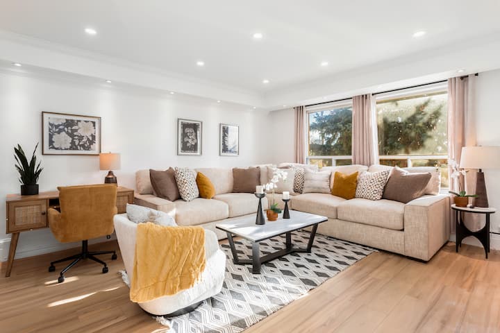 Bright Designer Apartment Near Casa Loma - Toronto