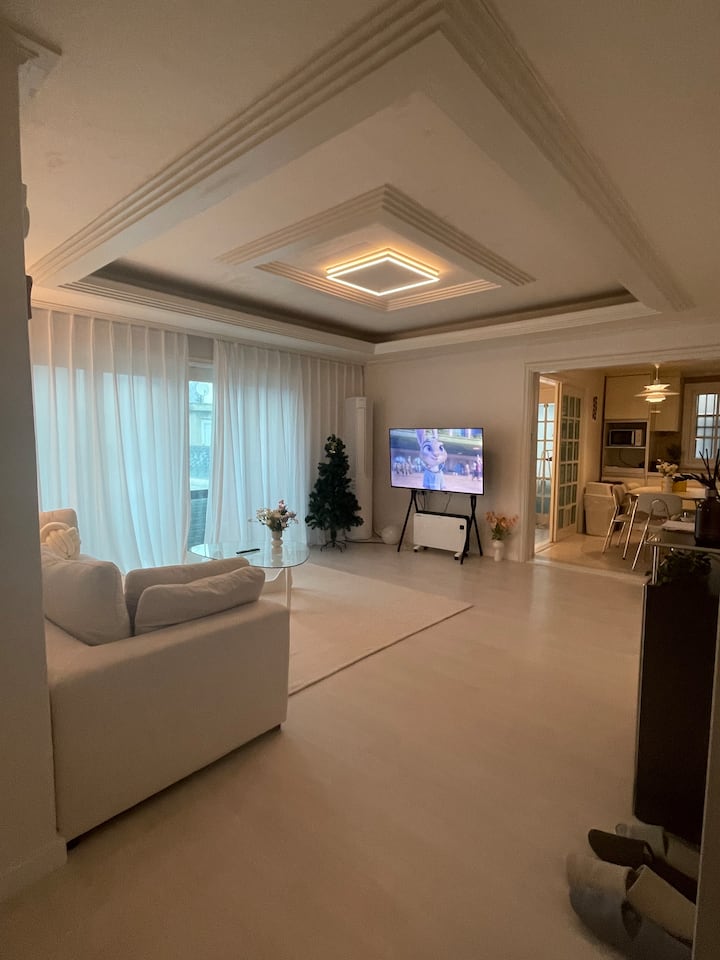 [신규할인] 홍대역 5분/넓은집/ 모던스타일 /호텔침구/ Cozy - Bucheon-si