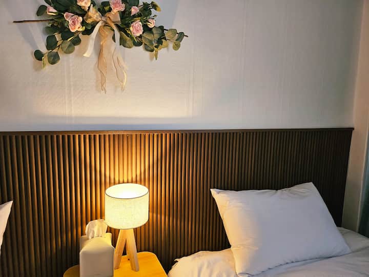 샬롬-논현/공항버스5분/신논현역7분 - Seoul