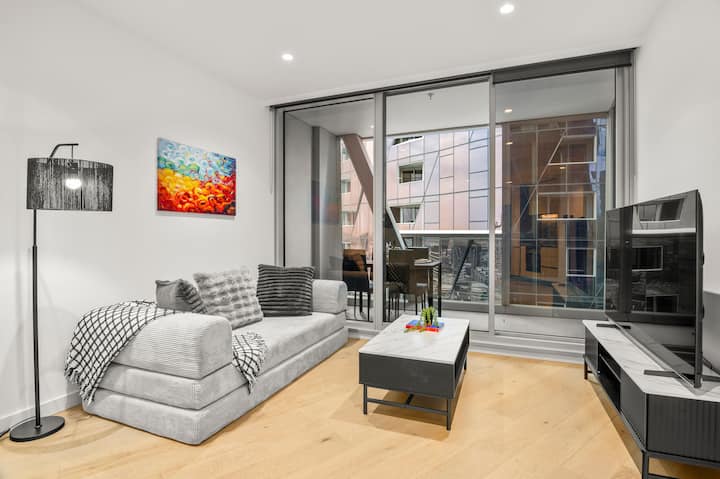 Sky-high 2b2b On Level 35 | Pool, Gym, City Views - Melbourne