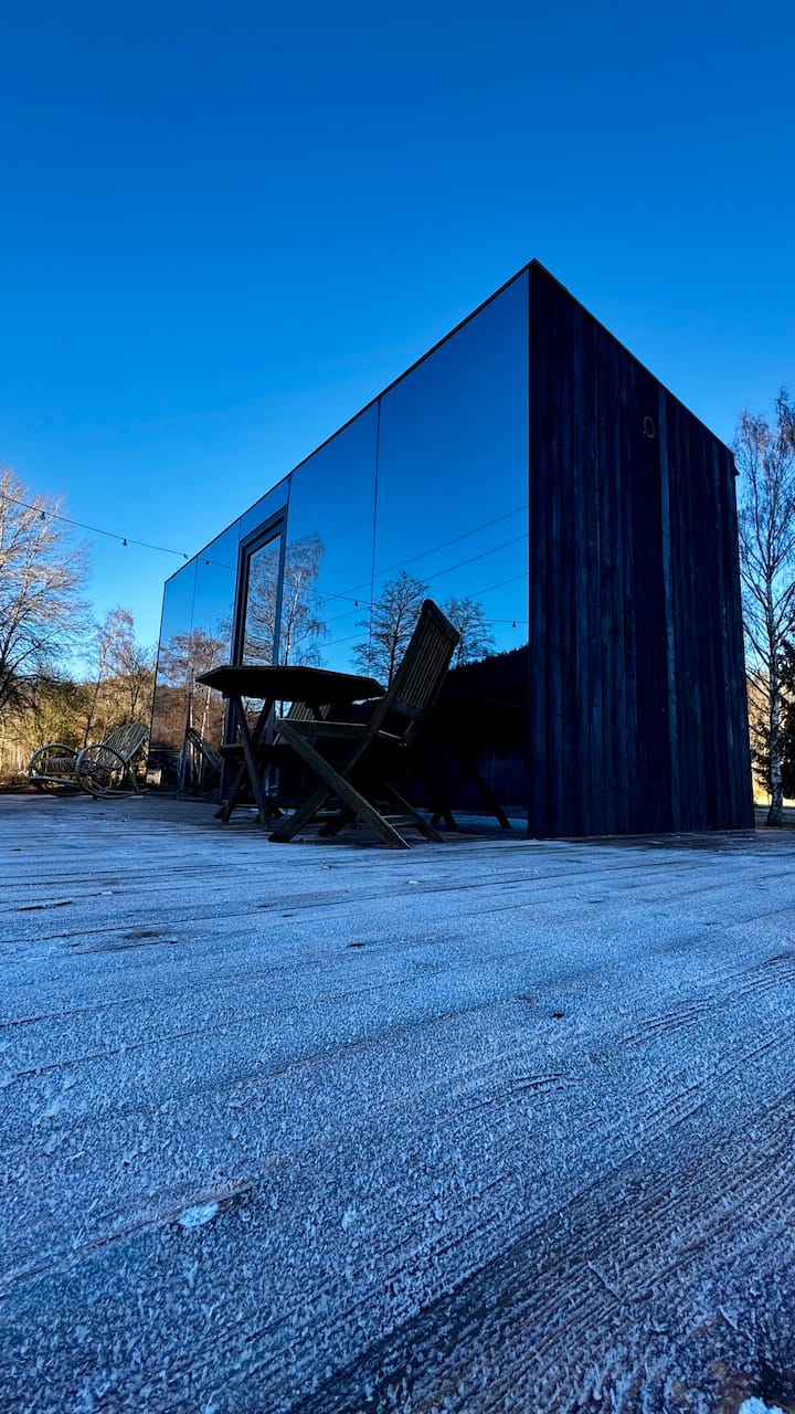 River Wood: Peace Behind The Mystery Glass - Karlovy Vary