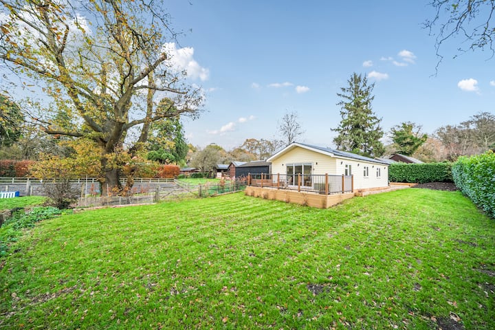 Luxury Countryside Mini Home - Watford