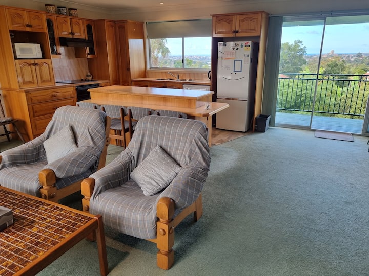 Classic Home, Private Yard & Verandah, Sleeps 5 - Narrabeen