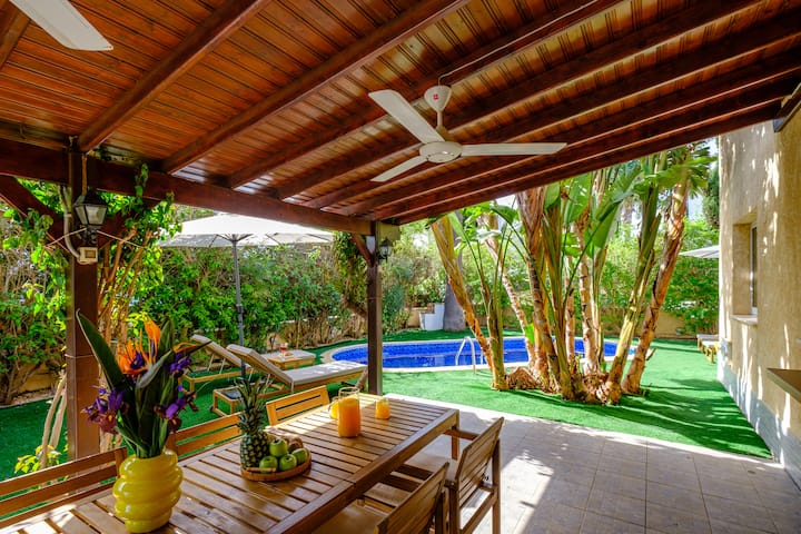 Tropical Paradise Beach Villa - Fig Tree