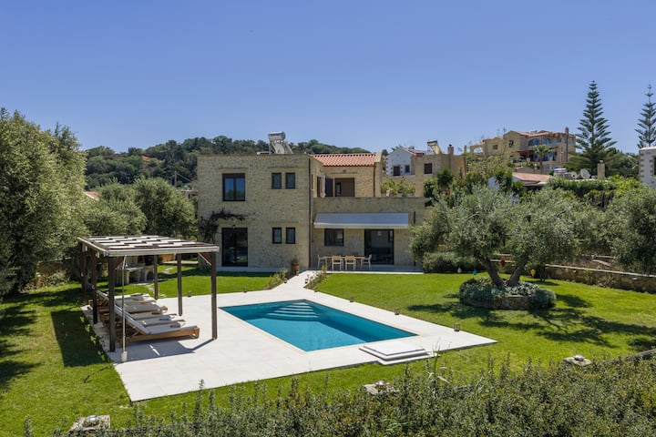 Analisa Stone Villa — Pool, Hot Tub & Sunset View - Chania