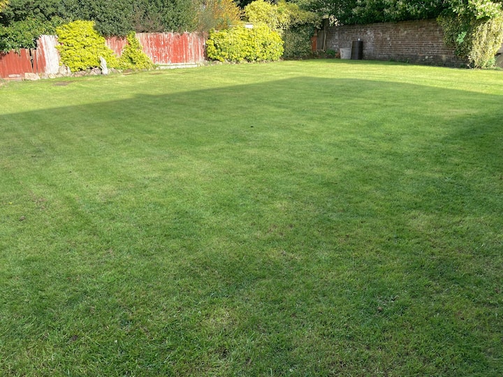 Large Private Garden & 1 Bed Studio In Walsall - Staffordshire