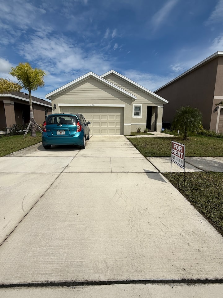 Cozy Getaway With A Splash Of Sunshine - Port St. Lucie, FL