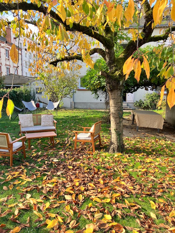 Maison Chaleureuse Avec Jardin - Orléans