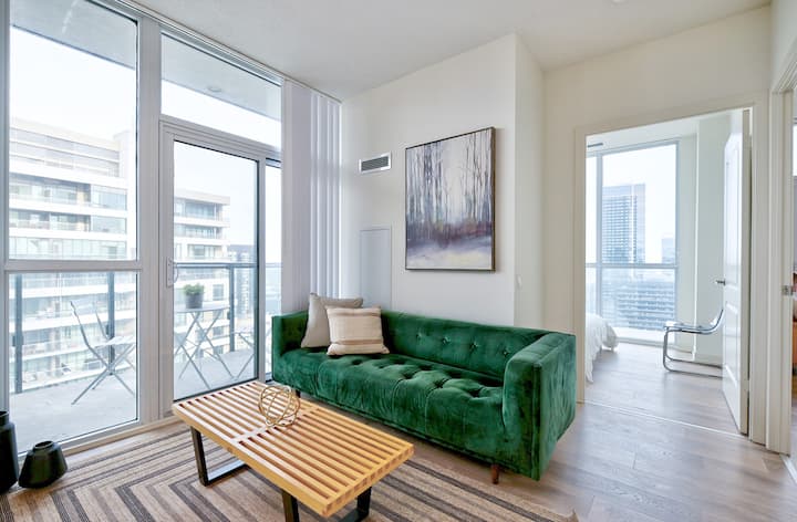 Designer 3br + 2 Bath | Subway Access | Prime - Toronto