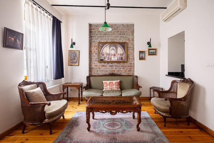 Cozy Intimate 2bd/2bath Galata Tower Home! #410 - Istanbul