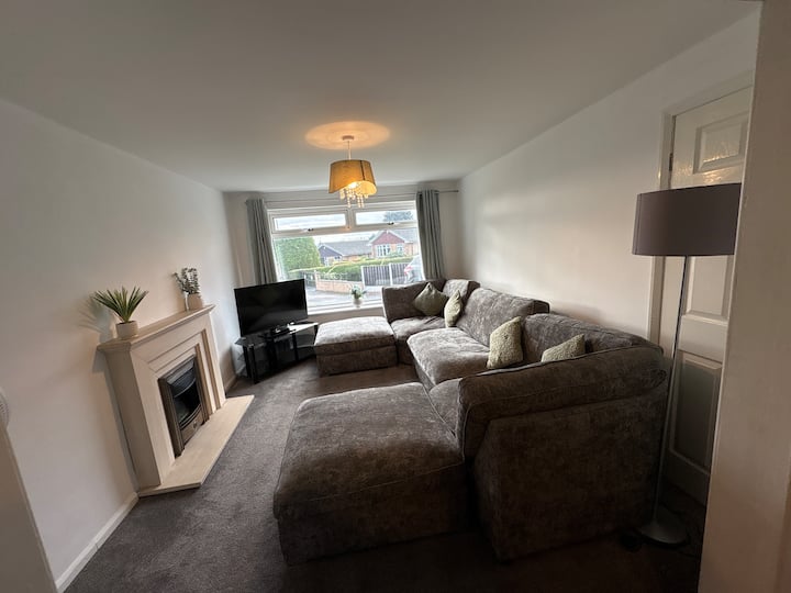 Beautiful 3 Bed Home In Quiet Area With Parking - Pudsey