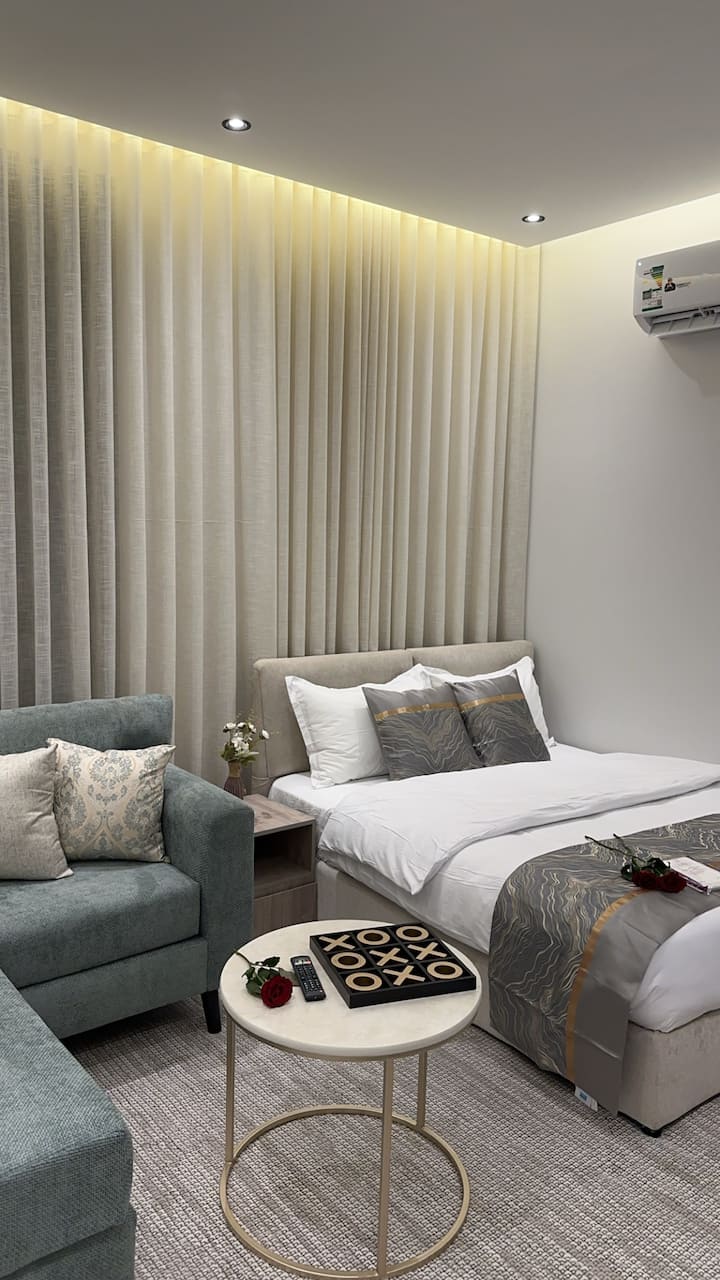 أستديو فندقي فاخر بجلسة جانبية مميزة . - Jeddah