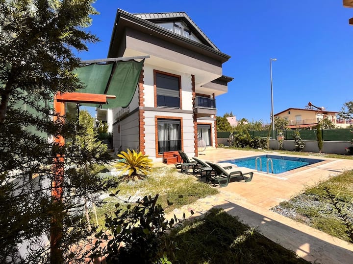 Huzurlu Ve Geniş Müstakil Yaşam Alanı - Turkey