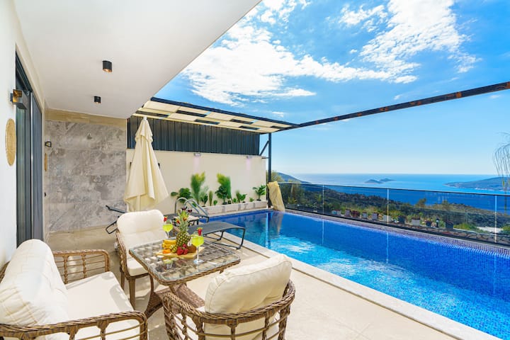 Kalkan Bölgesinde Deniz Manzaralı Balayı Villası - Kalkan