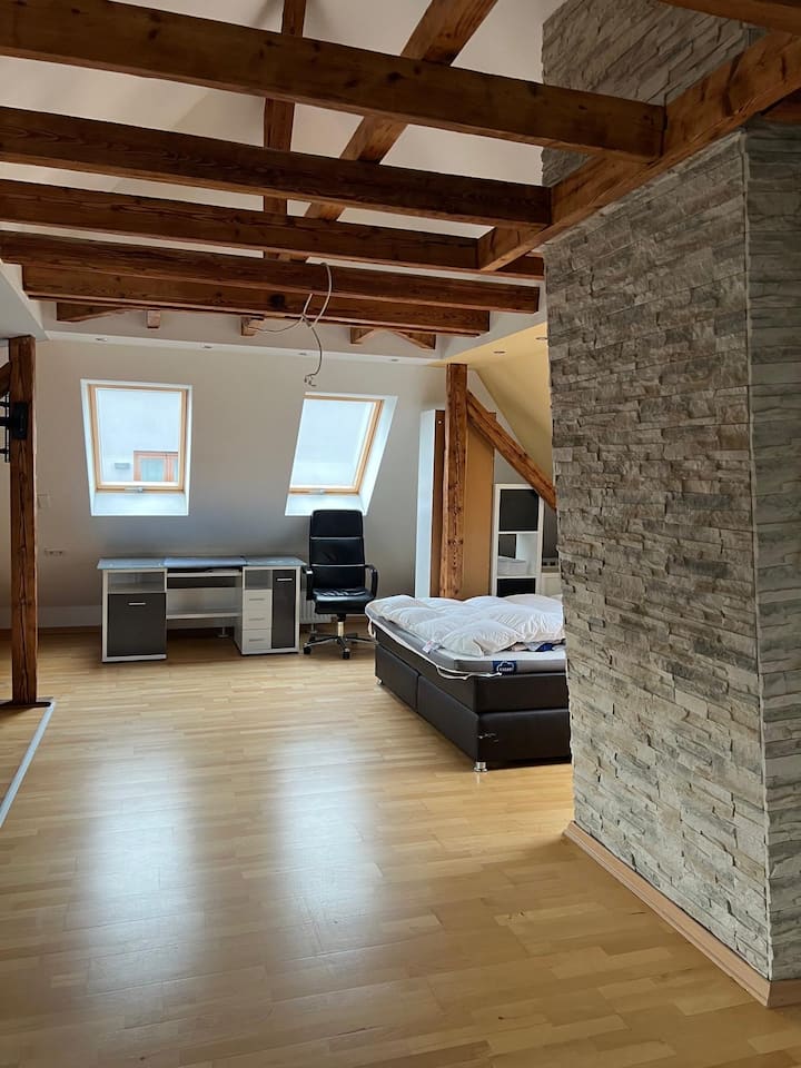 Stilvolle Dachgeschosswohnung Mit Gartenblick - Düsseldorf