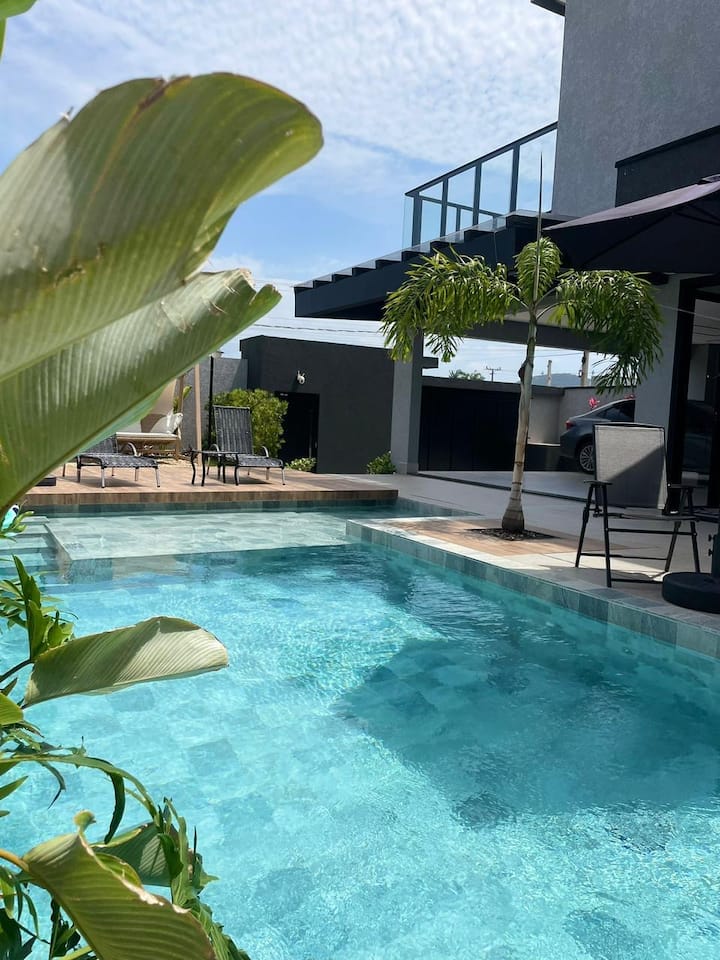 Casa Em Balneário Camboriú- Sc - Itapema