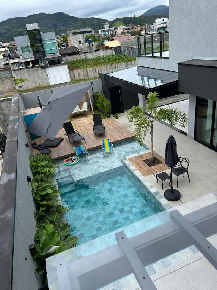 Casa Em Balneário Camboriú- Sc - Itapema