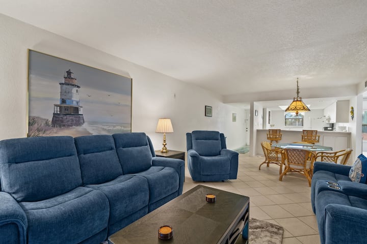 Classic, Sparkling, Waterfront Condo, Heated Pool! - Punta Gorda, FL
