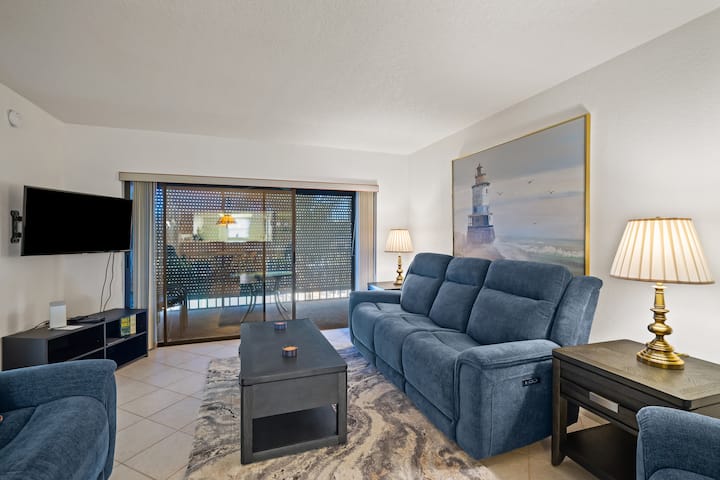 Classic, Sparkling, Waterfront Condo, Heated Pool! - Punta Gorda, FL