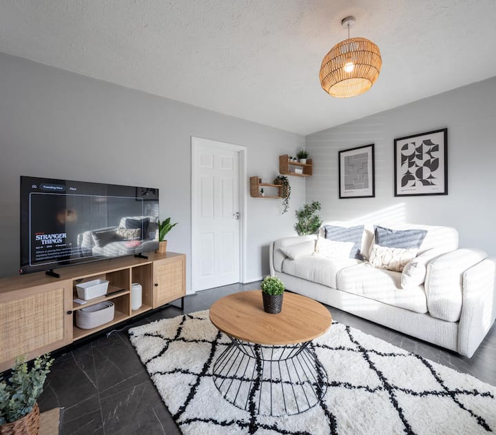 Stylish 4-bed House Close To M32 + Free Parking - Brístol