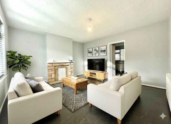 Stylish 4-bed House Close To M32 + Free Parking - Bristol