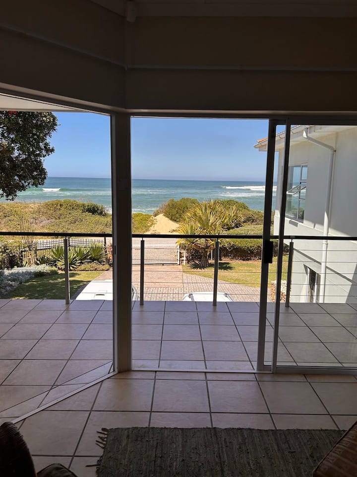 Private Seaside Guest House Across From The Beach - Port Alfred