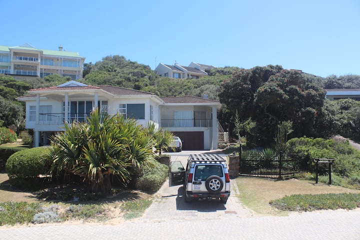 Private Seaside Guest House Across From The Beach - Port Alfred