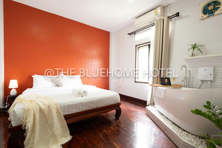 Cozy King Room With Bathtub Near Mekong River - Vientiane
