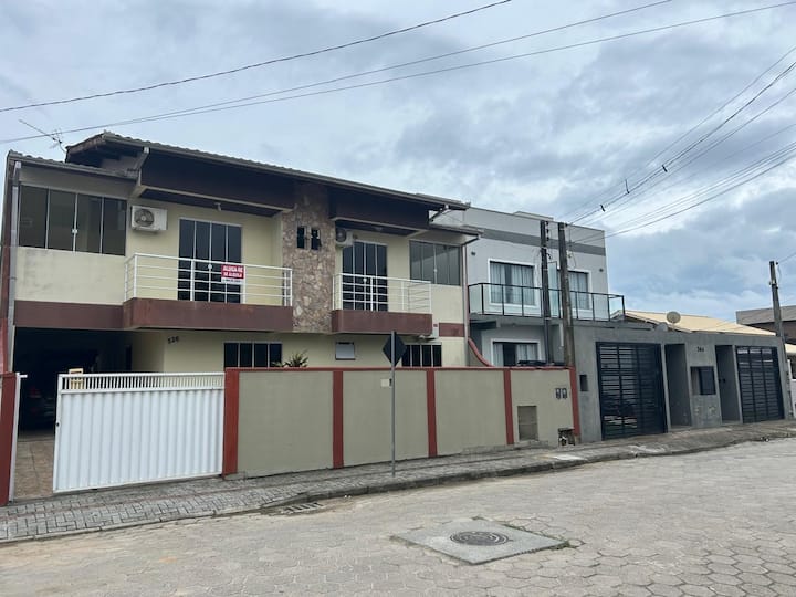 Casa Grande Em Bombinhas Para Até 18 Pessoas - Bombinhas