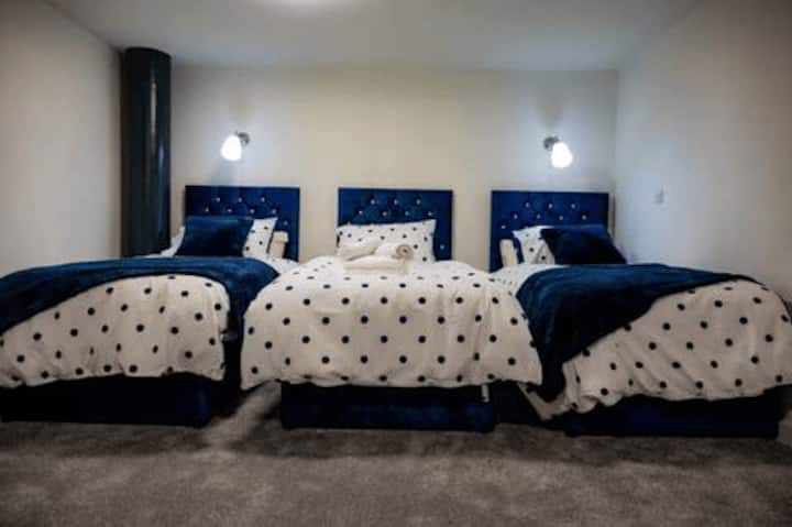 Bv Large Diamond Blue Suits Long Term Discounted - Bradford, United Kingdom