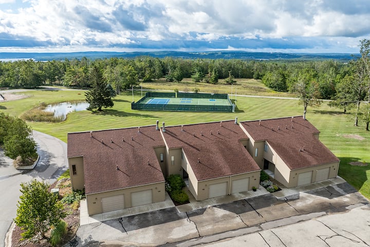 Play, Swim, Explore! Family Condo W/ Pool & Courts - Harbor Springs, MI