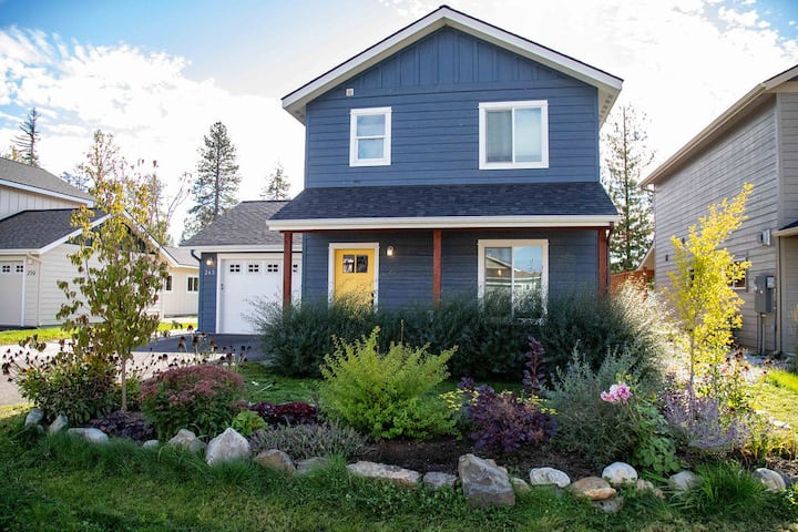 Tranquil Garden Retreat Near The Lake & Schweitzer - Sandpoint, ID