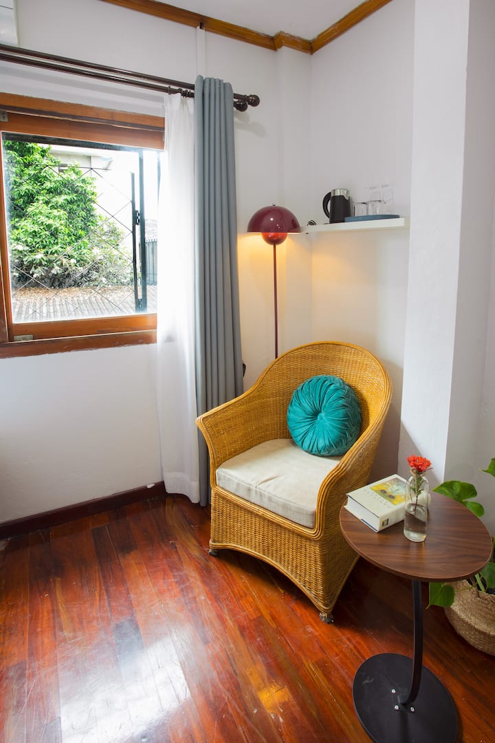 Triple Room • Downtown Mekong River • Freewasher - Vientiane