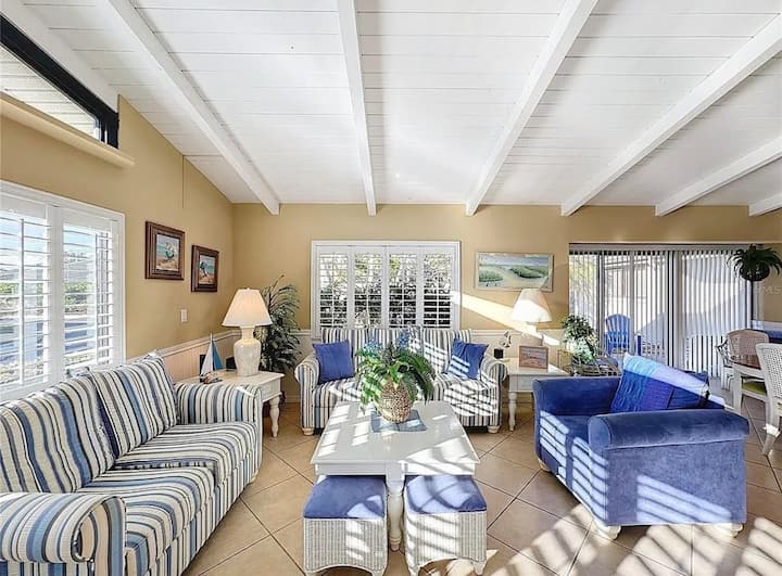 Sea Breeze Cottage Beachhouse #7 - Venice Beach, FL