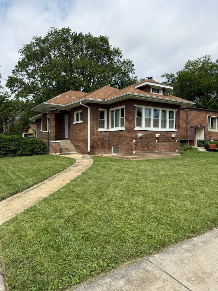 Cozy Casa Maywood - Chicago, IL