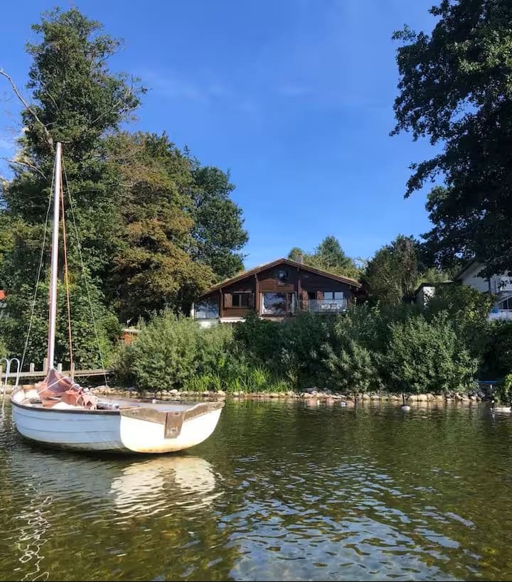 Maisonette-wohnung Mit Garten, Seeufer & Badesteg! - Bosau