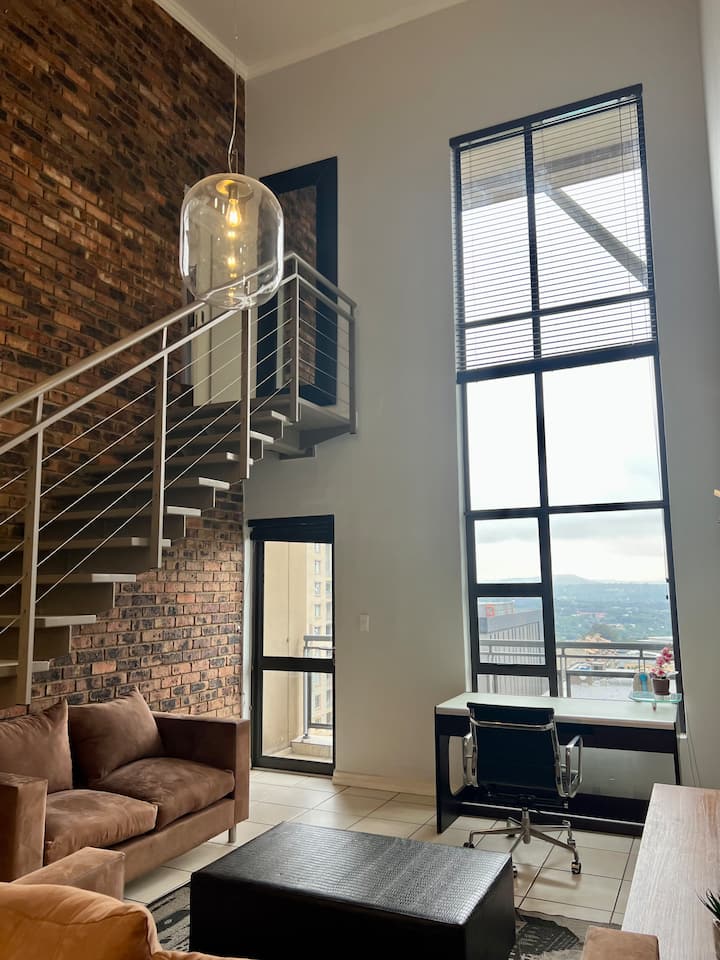 Modern 2-bedroom Penthouse + City Views | Sandton - Sandton