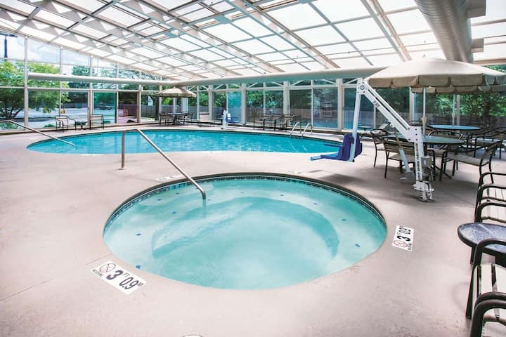 La Quinta Mason | King Room | Onsite Parking - 梅森
