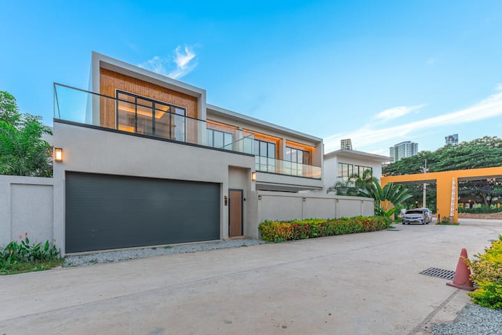 [18号]5房5卫/芭提雅/市中心/超豪华装修/独栋泳池别墅/现代风轻奢/超大空间/交通便利 - Pattaya City