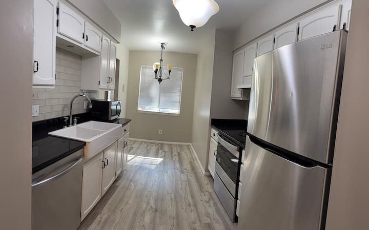 This Home Is Ready For Your Stay! - Kansas City