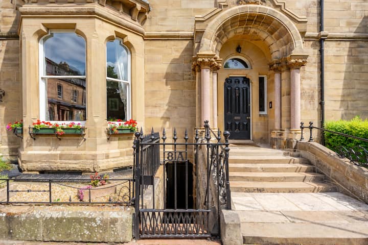 Huge 10-bed House | Carlisle City Centre | Parking - Carlisle