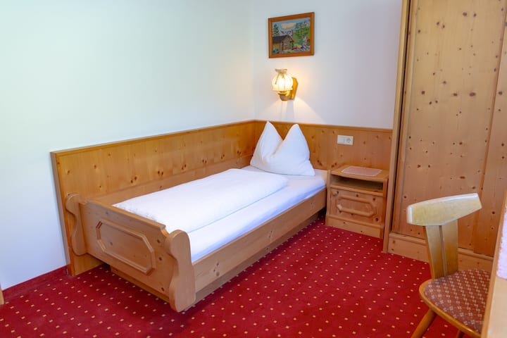 Hubergut Ferienwohnungen - Einbettzimmer - Flachau