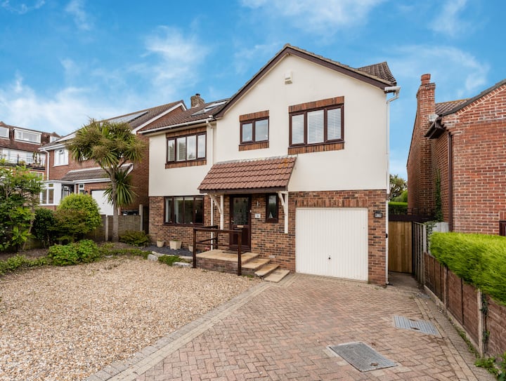 Spacious Seaside Home In Peaceful Coastal Setting - Bournemouth