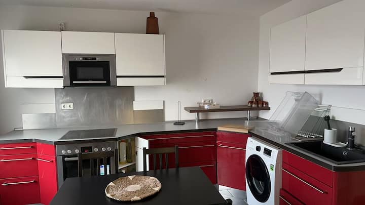 4-zimmer-wohnung Mit Tiefgaragenplatz In Frankfurt - Frankfurt