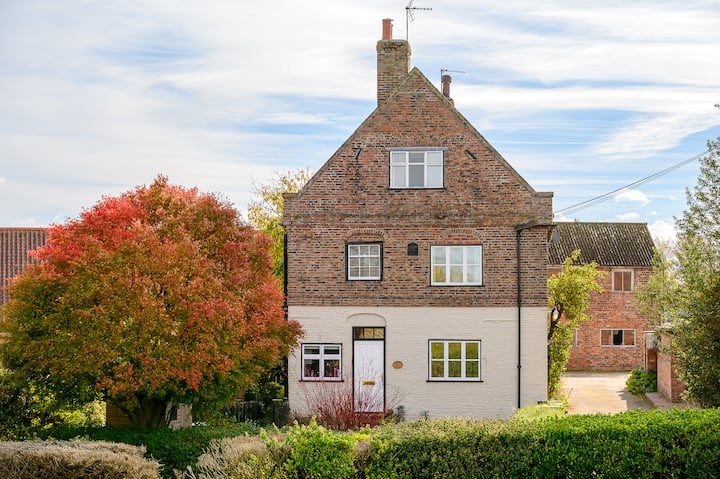 Ouse View House | Historic House, Log Fire & Views - Selby